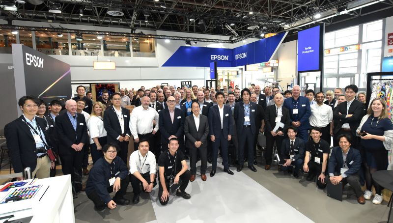 Presiden Global Epson, Yasunori Ogawa, Hadir di Booth Epson di Drupa 2024 - Print Media Magzine